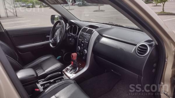 Yellow Suzuki grand-vitara 2007 in Daugavpils, with an engine capacity of 2.00 L and mileage of 142 thousand km for 3100 €, photo 10 on AUTOMOTO.COM.LV