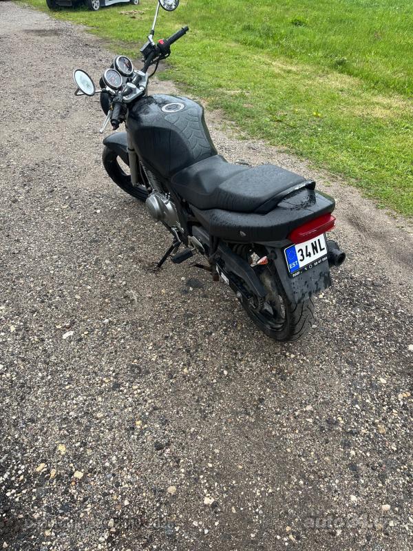 Черный Сузуки GS 500 2005 в Пярну, объемом двигателя 0.49 л и пробегом 30 тыс. км за 1450 €, фото 3 на AUTOMOTO.COM.LV