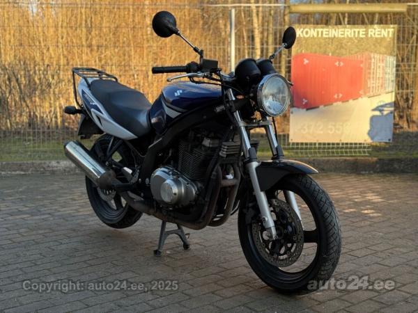 Black Suzuki GS 500 2007 in Parnu, with an engine capacity of 0.50 L and mileage of 42 thousand km for 2290 €, photo 4 on AUTOMOTO.COM.LV