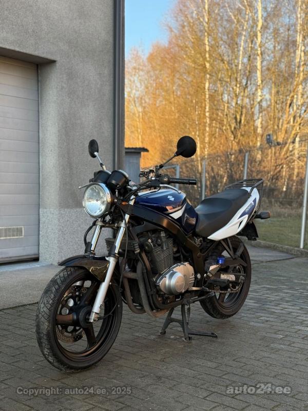 Black Suzuki GS 500 2007 in Parnu, with an engine capacity of 0.50 L and mileage of 42 thousand km for 2290 €, photo 2 on AUTOMOTO.COM.LV