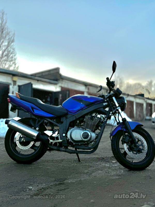 Zils Suzuki GS 500 2005 Tallina, ar dzinēja tilpumu 0.49 L un nobraukumu 14 tūkst. km par 1800 €, foto 2 vietnē AUTOMOTO.COM.LV