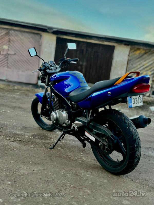 Zils Suzuki GS 500 2005 Tallina, ar dzinēja tilpumu 0.49 L un nobraukumu 14 tūkst. km par 1800 €, foto 3 vietnē AUTOMOTO.COM.LV