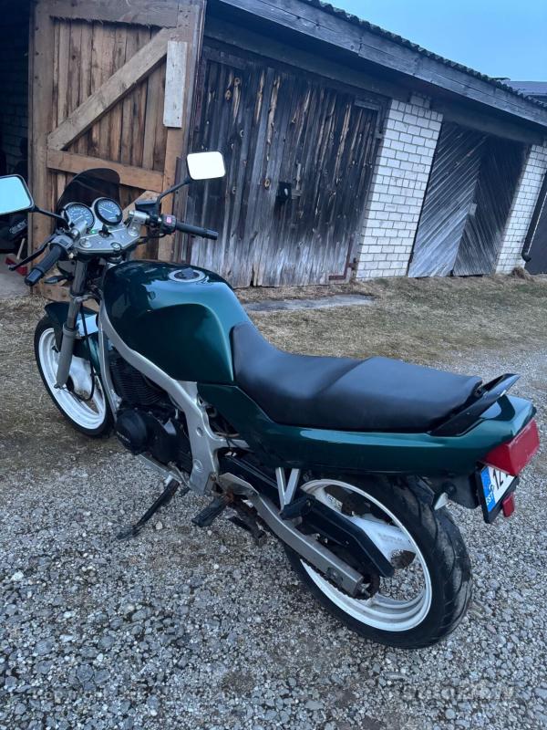 Suzuki GS 500 1992 Rapla, ar dzinēja tilpumu 0.50 L un nobraukumu 85 tūkst. km par 1300 €, foto 3 vietnē AUTOMOTO.COM.LV