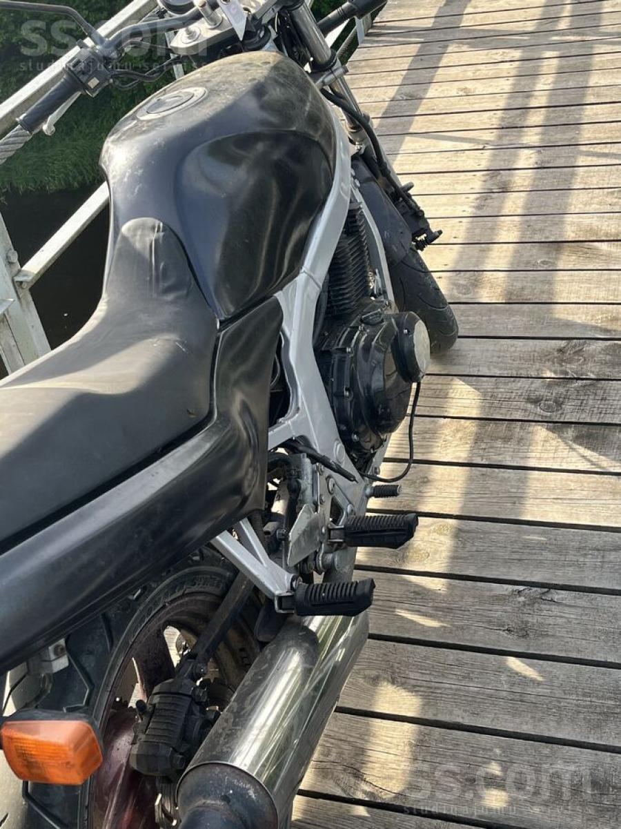 Сузуки GS 500 1995 в Лимбажи, объемом двигателя 0.49 л и пробегом 0 тыс. км за 1430 €, фото 4 на AUTOMOTO.COM.LV