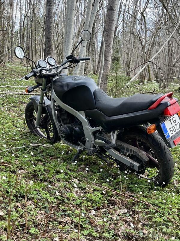 Suzuki GS 500 1995 in Limbazi, with an engine capacity of 0.49 L and mileage of 0 thousand km for 1430 €, photo 5 on AUTOMOTO.COM.LV