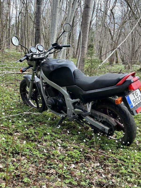 Suzuki GS 500 1995 Limbaži, ar dzinēja tilpumu 0.49 L un nobraukumu 0 tūkst. km par 1400 €, foto 6 vietnē AUTOMOTO.COM.LV