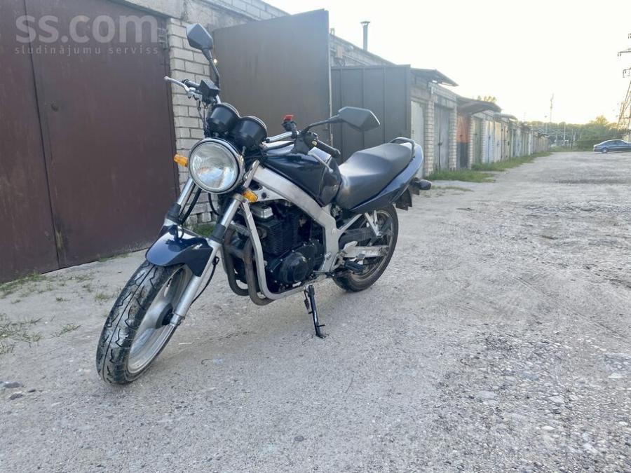Suzuki GS 500 2001 Rīga, ar dzinēja tilpumu 0.50 L un nobraukumu 0 tūkst. km par 1300 €, foto 4 vietnē AUTOMOTO.COM.LV