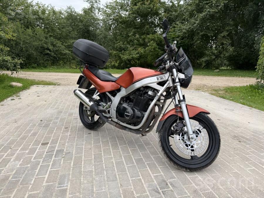 Suzuki GS 500E 1993 in Riga, with an engine capacity of 0.50 L and mileage of 0 thousand km for 1400 €, photo 5 on AUTOMOTO.COM.LV