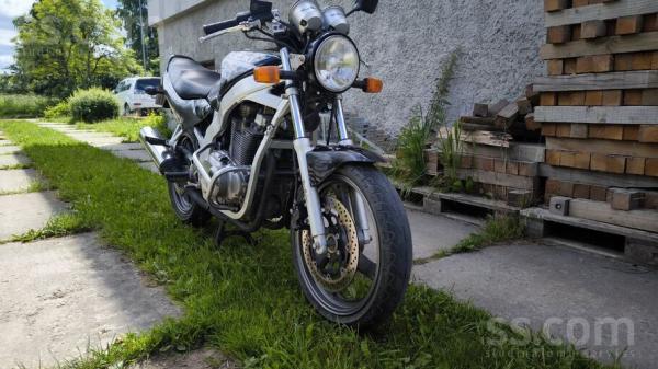 Suzuki GS 500E 1998 Limbaži, ar dzinēja tilpumu 0.50 L un nobraukumu 0 tūkst. km par 1200 €, foto 2 vietnē AUTOMOTO.COM.LV