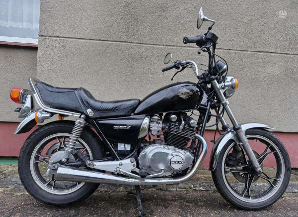 Melns Suzuki GS 1987 Kauņa, ar dzinēja tilpumu 0.45 L un nobraukumu 15 tūkst. km par 1350 €, foto 6 vietnē AUTOMOTO.COM.LV