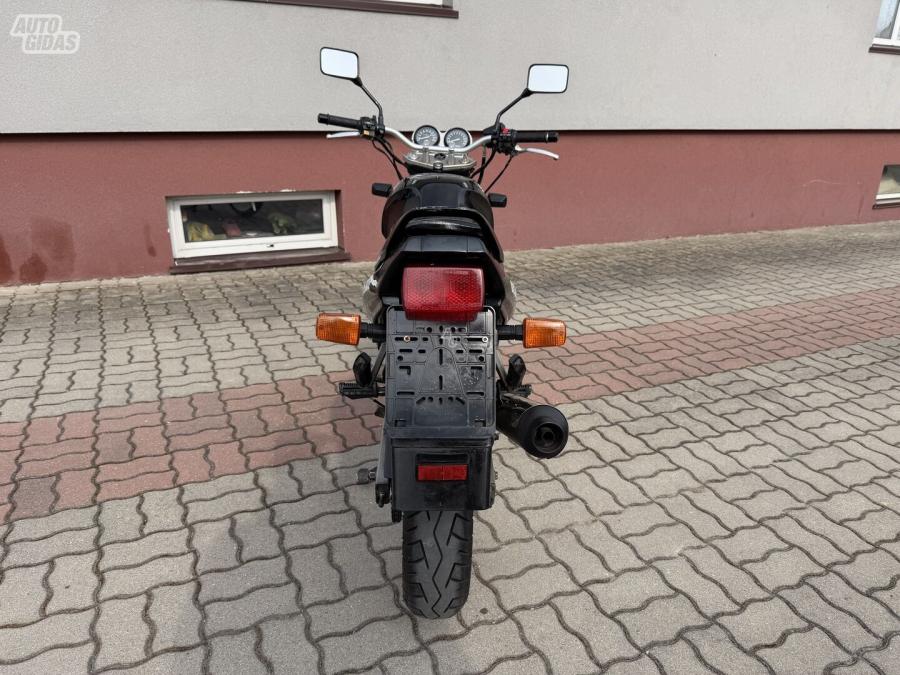 Black Suzuki GS 1993 in Kelme, with an engine capacity of 0.50 L and mileage of 21 thousand km for 1090 €, photo 4 on AUTOMOTO.COM.LV
