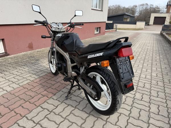 Melns Suzuki GS 1993 Kelmė, ar dzinēja tilpumu 0.50 L un nobraukumu 21 tūkst. km par 1090 €, foto 5 vietnē AUTOMOTO.COM.LV