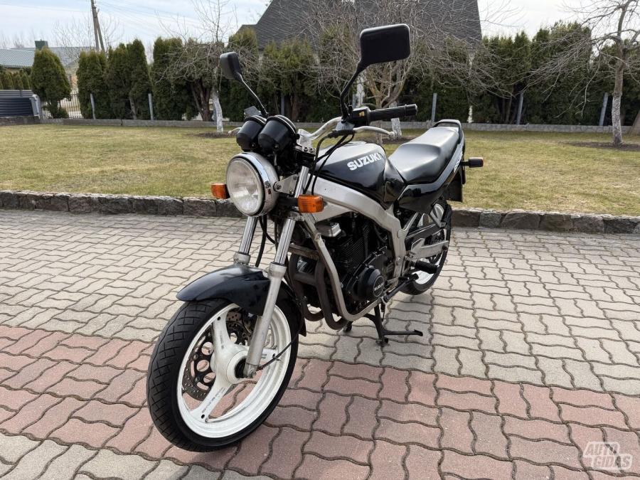 Black Suzuki GS 1993 in Kelme, with an engine capacity of 0.50 L and mileage of 21 thousand km for 1090 €, photo 7 on AUTOMOTO.COM.LV