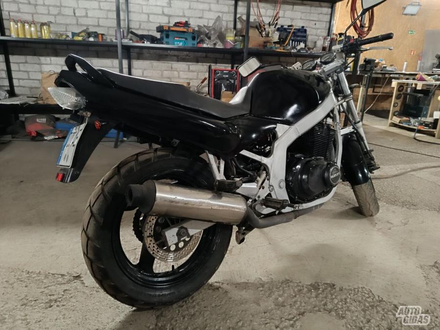 Melns Suzuki GS 1996 Klaipėda, ar dzinēja tilpumu 0.50 L un nobraukumu 60 tūkst. km par 1100 €, foto 2 vietnē AUTOMOTO.COM.LV