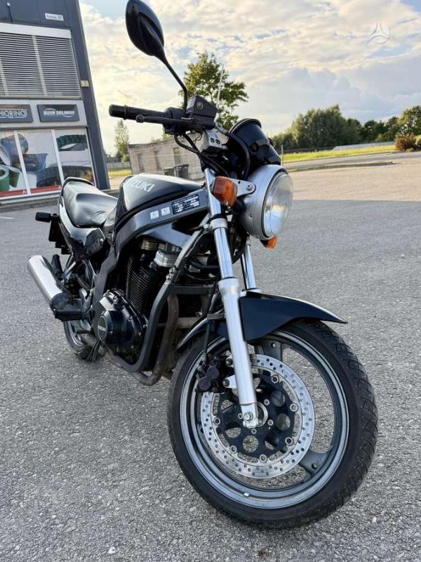 Melns Suzuki GS 1996 Alīta, ar dzinēja tilpumu 0.49 L un nobraukumu 18 tūkst. km par 980 €, foto 1 vietnē AUTOMOTO.COM.LV