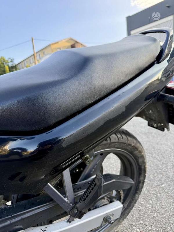 Melns Suzuki GS 1996 Alīta, ar dzinēja tilpumu 0.49 L un nobraukumu 18 tūkst. km par 980 €, foto 6 vietnē AUTOMOTO.COM.LV