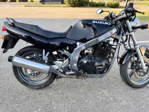Melns Suzuki GS 1996 Alīta, ar dzinēja tilpumu 0.49 L un nobraukumu 18 tūkst. km par 980 €, foto 9 vietnē AUTOMOTO.COM.LV