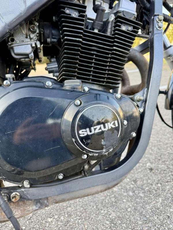 Melns Suzuki GS 1996 Alīta, ar dzinēja tilpumu 0.49 L un nobraukumu 18 tūkst. km par 980 €, foto 10 vietnē AUTOMOTO.COM.LV