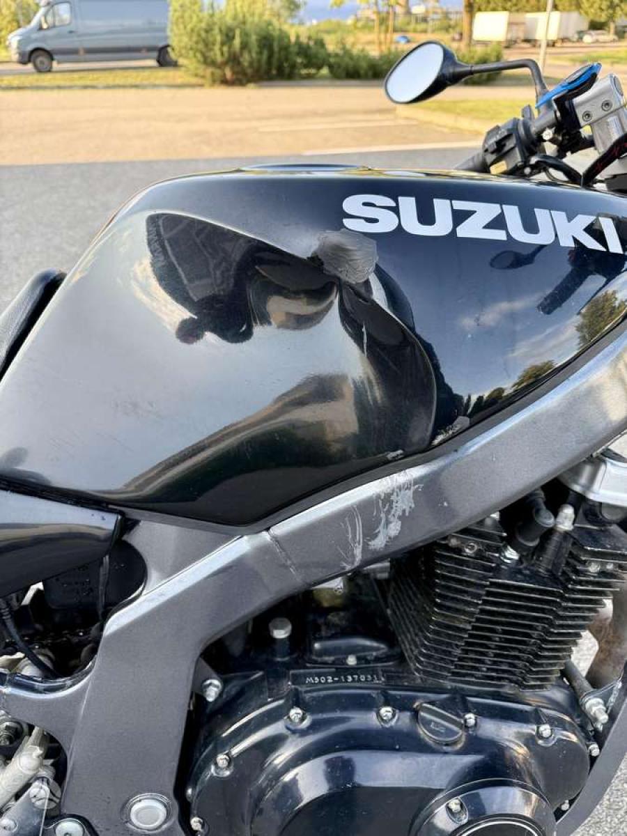 Melns Suzuki GS 1996 Alīta, ar dzinēja tilpumu 0.49 L un nobraukumu 18 tūkst. km par 980 €, foto 13 vietnē AUTOMOTO.COM.LV