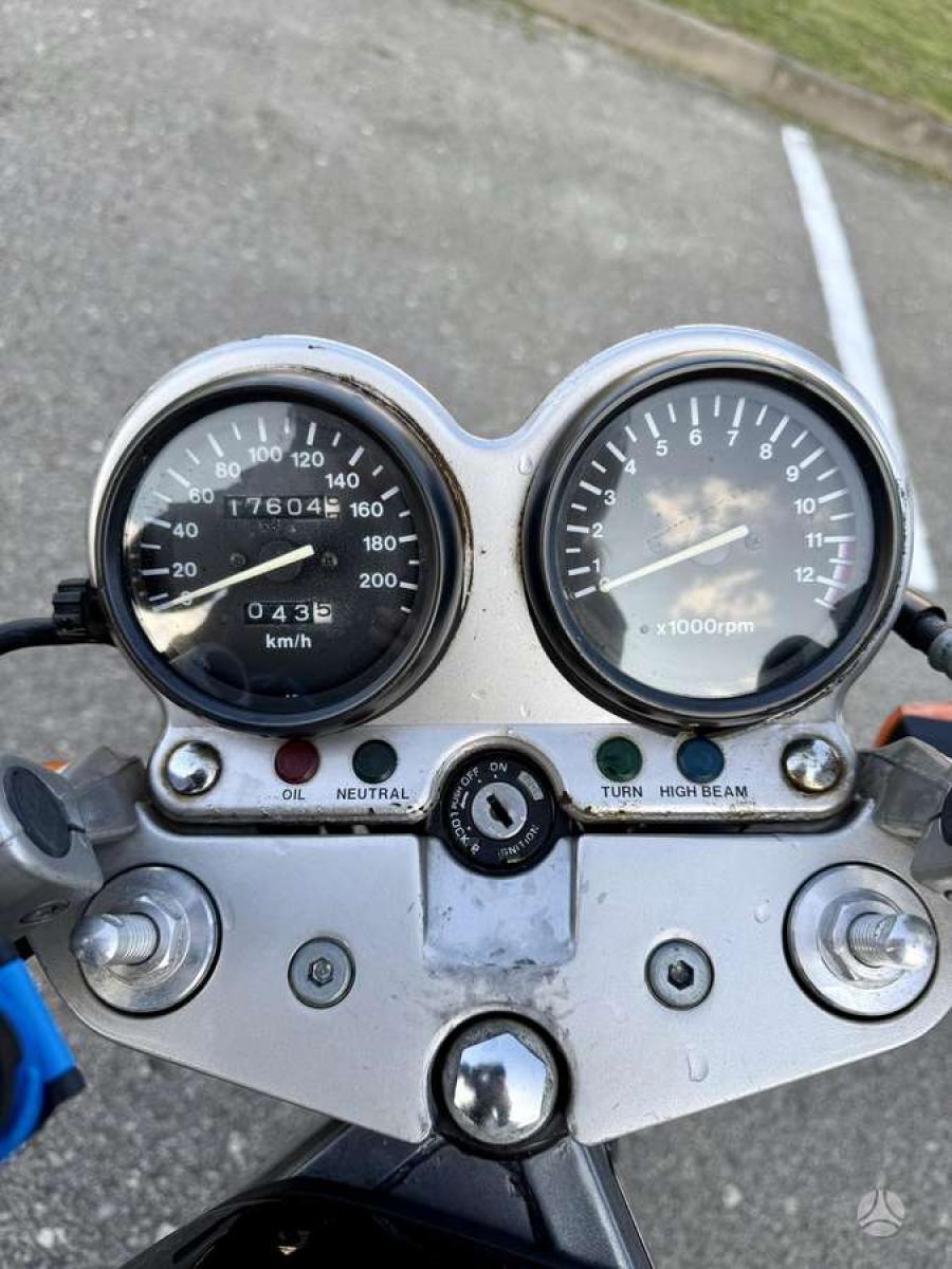 Melns Suzuki GS 1996 Alīta, ar dzinēja tilpumu 0.49 L un nobraukumu 18 tūkst. km par 980 €, foto 14 vietnē AUTOMOTO.COM.LV