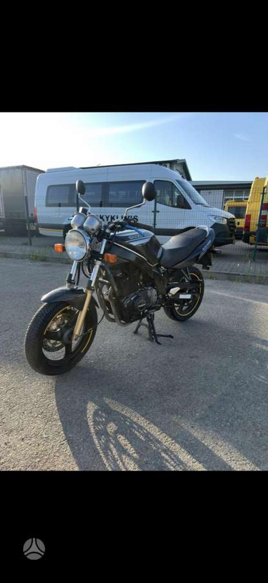 Blue Suzuki GS 2002 in Alytus, with an engine capacity of 0.50 L and mileage of 29 thousand km for 900 €, photo 1 on AUTOMOTO.COM.LV