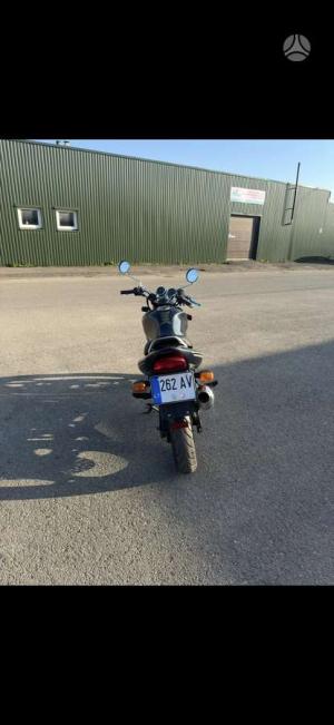 Blue Suzuki GS 2002 in Alytus, with an engine capacity of 0.50 L and mileage of 29 thousand km for 900 €, photo 8 on AUTOMOTO.COM.LV