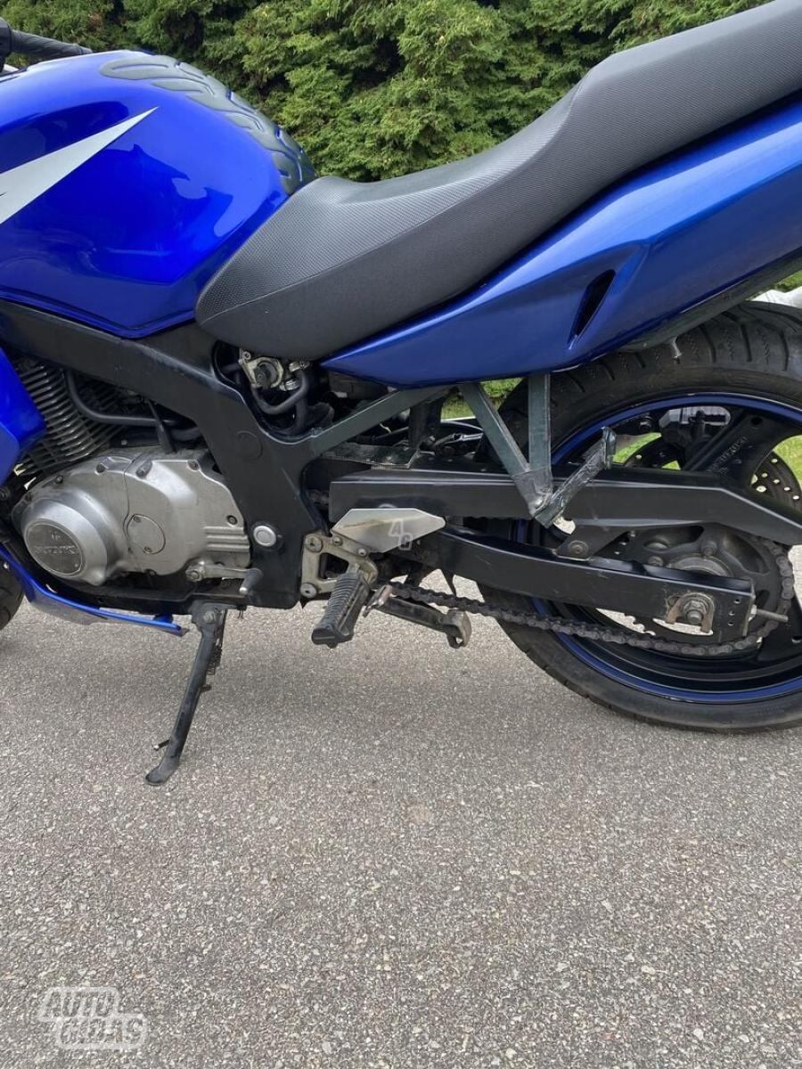Blue Suzuki GS 2005 in Siauliai, with an engine capacity of 0.50 L and mileage of 268 thousand km for 1550 €, photo 8 on AUTOMOTO.COM.LV