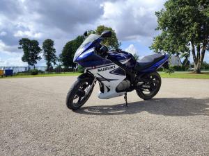 Zils Suzuki GS 2006 Vilkaviškis, ar dzinēja tilpumu 0.49 L un nobraukumu 36 tūkst. km par 1700 €, foto 3 vietnē AUTOMOTO.COM.LV