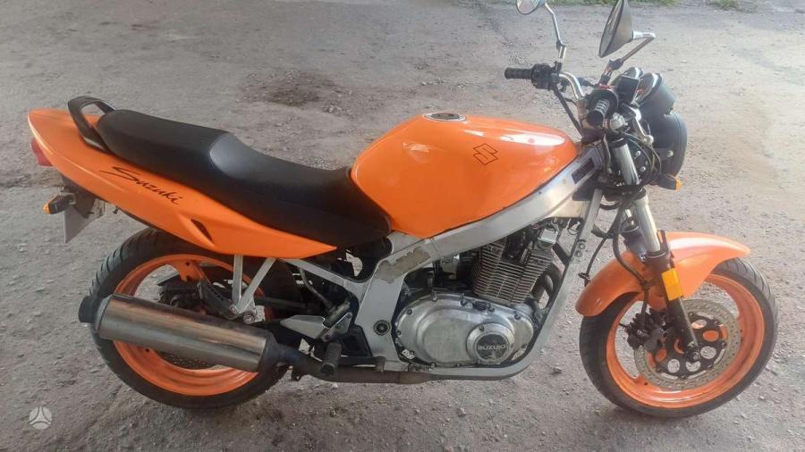 Suzuki GS 2002 in Kaunas, with an engine capacity of 0.50 L and mileage of 42 thousand km for 600 €, photo 3 on AUTOMOTO.COM.LV