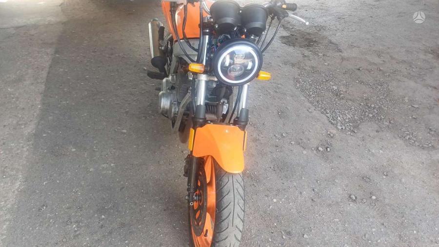 Suzuki GS 2002 in Kaunas, with an engine capacity of 0.50 L and mileage of 42 thousand km for 600 €, photo 5 on AUTOMOTO.COM.LV