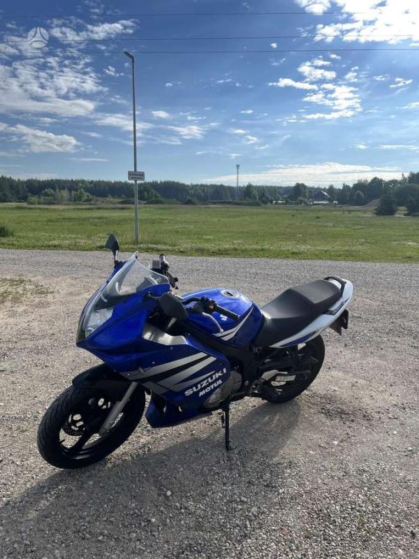 Suzuki GS 2004 Viļņa, ar dzinēja tilpumu 0.49 L un nobraukumu 37 tūkst. km par 1600 €, foto 1 vietnē AUTOMOTO.COM.LV