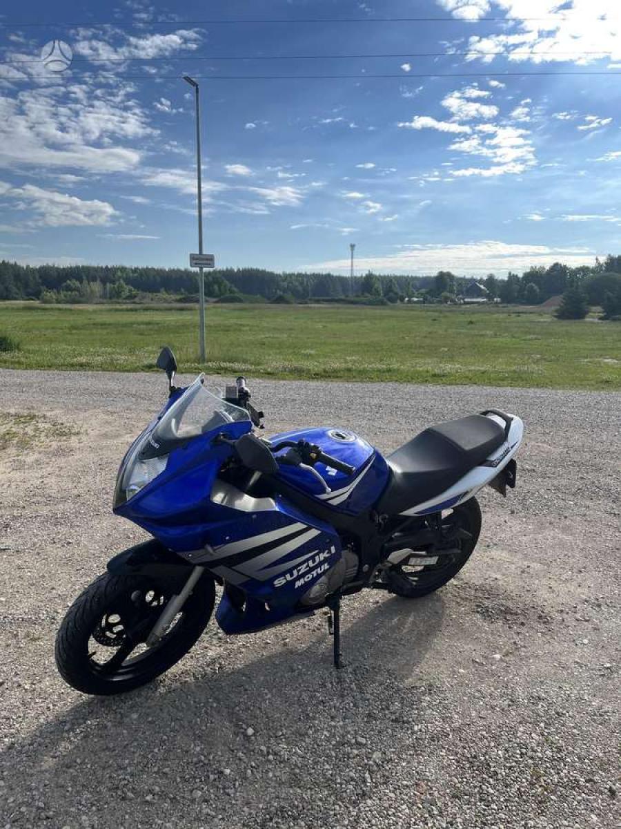 Suzuki GS 2004 Viļņa, ar dzinēja tilpumu 0.49 L un nobraukumu 37 tūkst. km par 1600 €, foto 1 vietnē AUTOMOTO.COM.LV