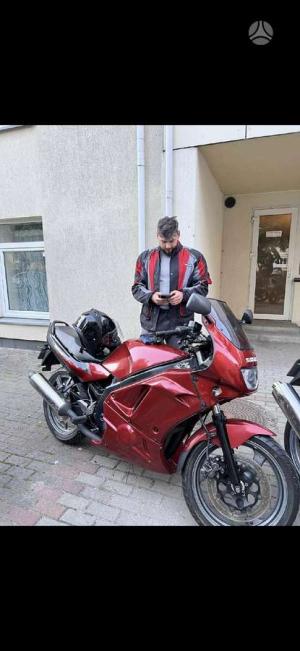 Sarkans Suzuki GS 1997 Klaipėda, ar dzinēja tilpumu 0.50 L un nobraukumu 150 tūkst. km par 1000 €, foto 3 vietnē AUTOMOTO.COM.LV
