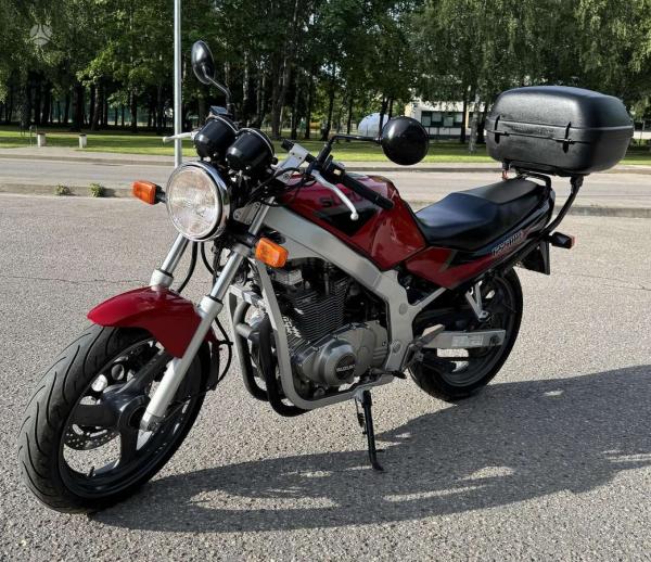 Red Suzuki GS 1998 in Kedainiai, with an engine capacity of 0.49 L and mileage of 36 thousand km for 2000 €, photo 1 on AUTOMOTO.COM.LV