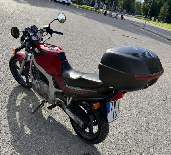 Red Suzuki GS 1998 in Kedainiai, with an engine capacity of 0.49 L and mileage of 36 thousand km for 2000 €, photo 4 on AUTOMOTO.COM.LV