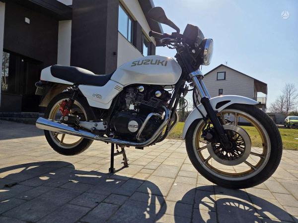 Balts Suzuki GS 1984 Kauņa, ar dzinēja tilpumu 0.45 L un nobraukumu 50 tūkst. km par 950 €, foto 1 vietnē AUTOMOTO.COM.LV