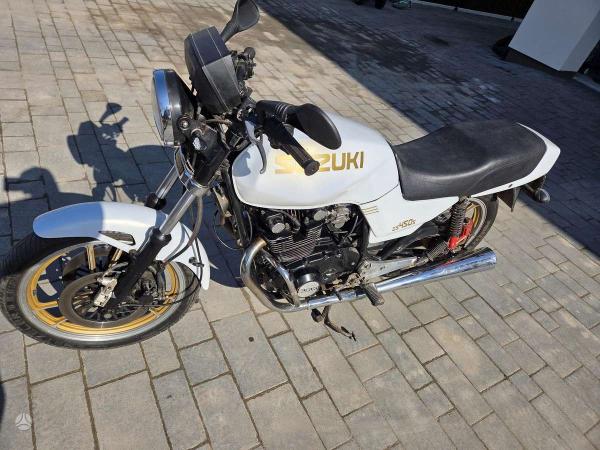 Balts Suzuki GS 1984 Kauņa, ar dzinēja tilpumu 0.45 L un nobraukumu 50 tūkst. km par 950 €, foto 2 vietnē AUTOMOTO.COM.LV