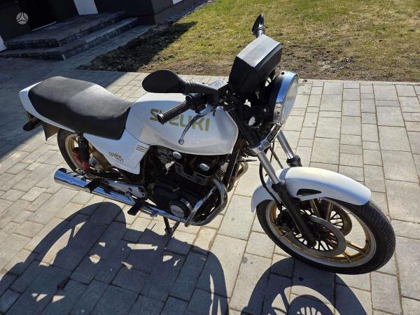 Balts Suzuki GS 1984 Kauņa, ar dzinēja tilpumu 0.45 L un nobraukumu 50 tūkst. km par 950 €, foto 3 vietnē AUTOMOTO.COM.LV