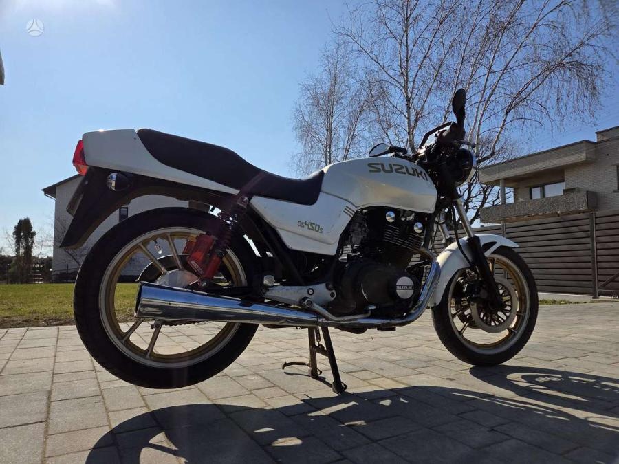 White Suzuki GS 1984 in Kaunas, with an engine capacity of 0.45 L and mileage of 50 thousand km for 950 €, photo 7 on AUTOMOTO.COM.LV
