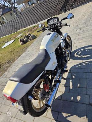 White Suzuki GS 1984 in Kaunas, with an engine capacity of 0.45 L and mileage of 50 thousand km for 950 €, photo 9 on AUTOMOTO.COM.LV
