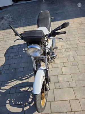 White Suzuki GS 1984 in Kaunas, with an engine capacity of 0.45 L and mileage of 50 thousand km for 950 €, photo 11 on AUTOMOTO.COM.LV