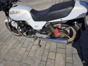 White Suzuki GS 1984 in Kaunas, with an engine capacity of 0.45 L and mileage of 50 thousand km for 950 €, photo 13 on AUTOMOTO.COM.LV