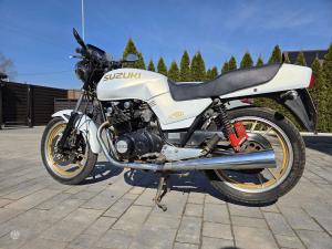 White Suzuki GS 1984 in Kaunas, with an engine capacity of 0.45 L and mileage of 50 thousand km for 950 €, photo 14 on AUTOMOTO.COM.LV