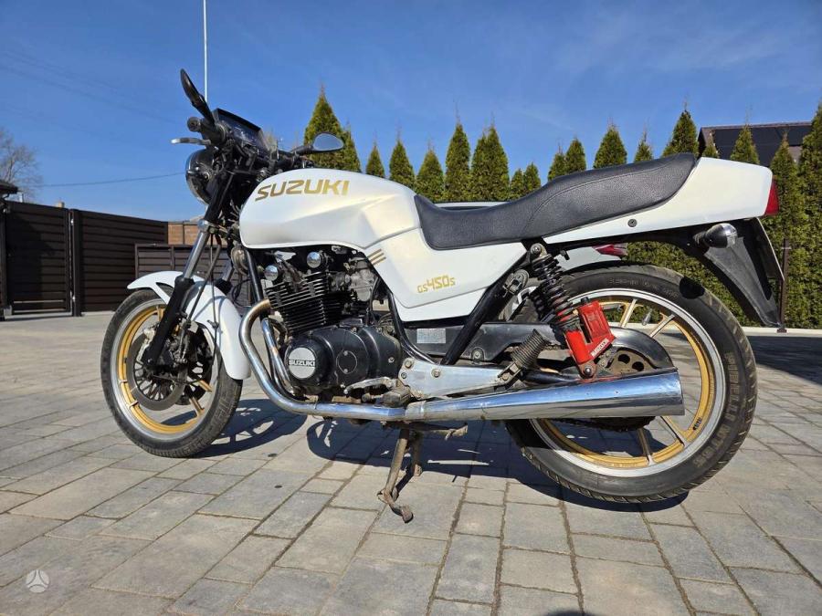 White Suzuki GS 1984 in Kaunas, with an engine capacity of 0.45 L and mileage of 50 thousand km for 950 €, photo 14 on AUTOMOTO.COM.LV