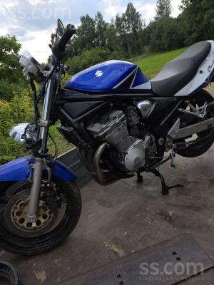 Suzuki GSF 600 2001 in Jelgava, with an engine capacity of 0.60 L and mileage of 0 thousand km for 390 €, photo 7 on AUTOMOTO.COM.LV