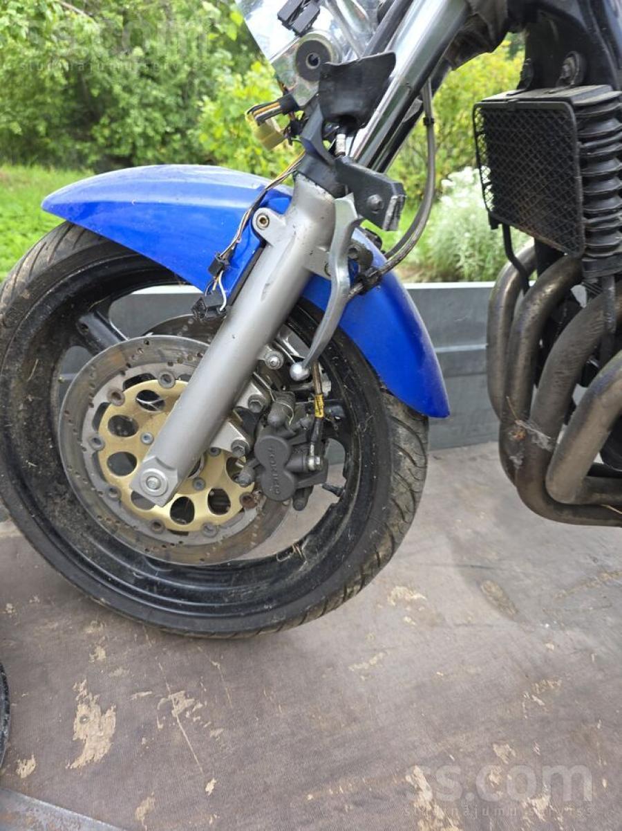 Suzuki GSF 600 2001 in Jelgava, with an engine capacity of 0.60 L and mileage of 0 thousand km for 390 €, photo 8 on AUTOMOTO.COM.LV