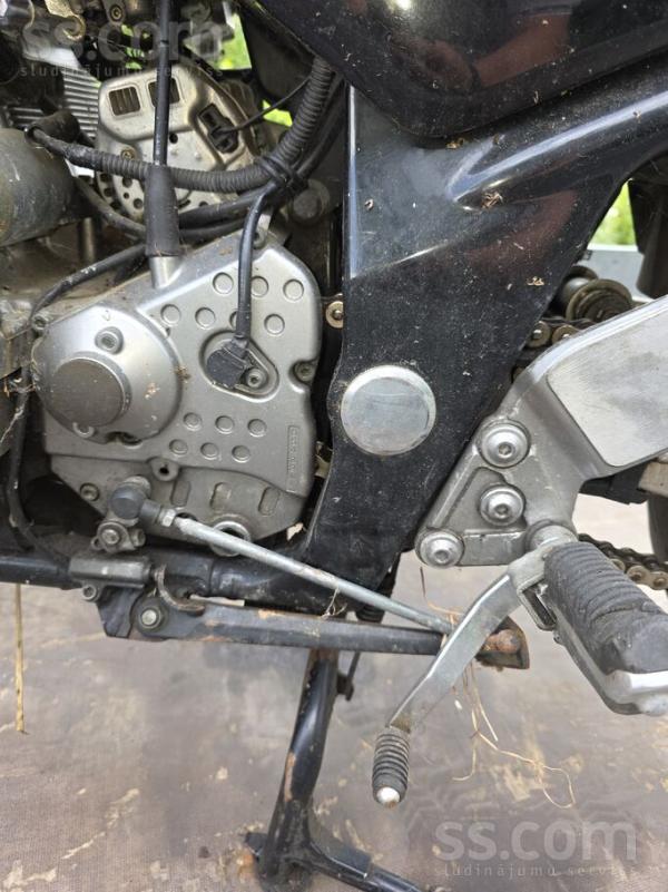 Suzuki GSF 600 2001 in Jelgava, with an engine capacity of 0.60 L and mileage of 0 thousand km for 390 €, photo 8 on AUTOMOTO.COM.LV