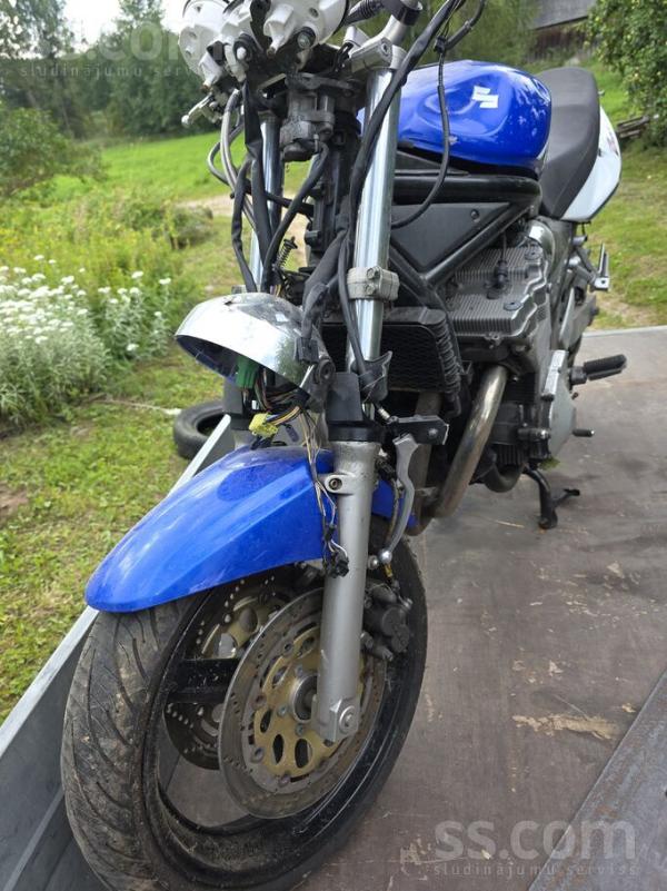 Suzuki GSF 600 2001 in Jelgava, with an engine capacity of 0.60 L and mileage of 0 thousand km for 390 €, photo 9 on AUTOMOTO.COM.LV