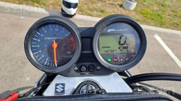 Suzuki GSF 650 2008 in Aizkraukle, with an engine capacity of 0.65 L and mileage of 0 thousand km for 2850 €, photo 5 on AUTOMOTO.COM.LV