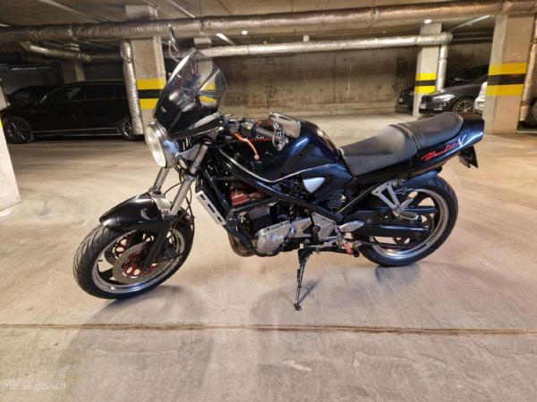 Black Suzuki GSF 1993 in Vilnius, with an engine capacity of 0.40 L and mileage of 35 thousand km for 1100 €, photo 1 on AUTOMOTO.COM.LV